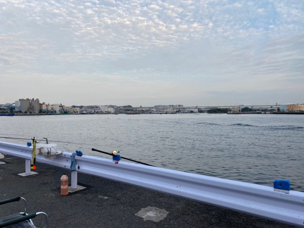 【神奈川県横浜市】『磯子海づり施設』の海釣りガイド(釣れる魚・駐車場・トイレ)|関東釣りwalker