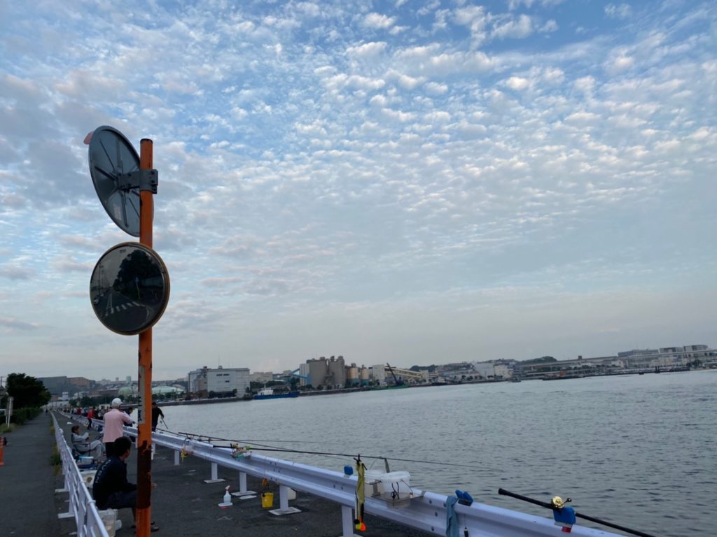 【神奈川県横浜市】『磯子海づり施設』の海釣りガイド(釣れる魚・駐車場・トイレ)|関東釣りwalker