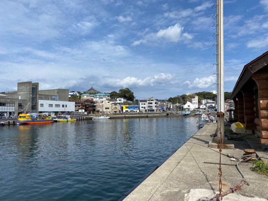 【神奈川県三浦市】『三崎港・冷蔵庫前』の海釣りガイド(釣れる魚・駐車場・トイレ)|関東釣りwalker