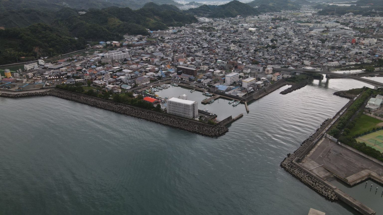 【和歌山県湯浅町】『なぎ公園・山田川河口』のおすすめ海釣りガイド(釣れる魚・駐車場・渡し船)|和歌山釣りwalker