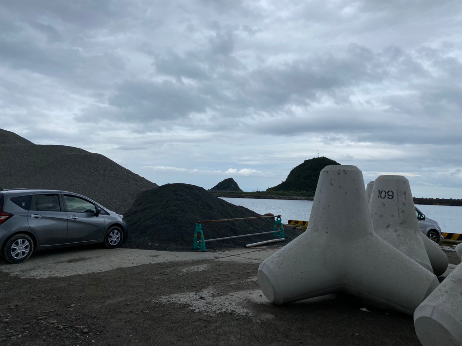 【和歌山県有田市】『有田太陽光発電所・東燃ゼネラル石油貯蔵庫付近』のおすすめ海釣りガイド(釣れる魚・渡し船・駐車場)|和歌山釣りwalker