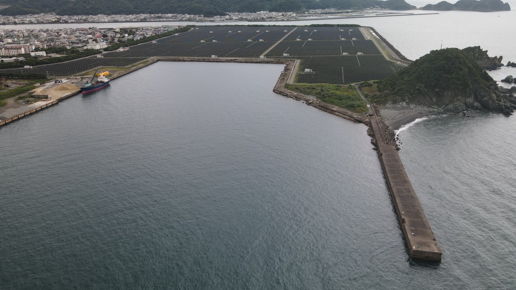 【和歌山県有田市】『有田太陽光発電所・東燃ゼネラル石油貯蔵庫付近』のおすすめ海釣りガイド(釣れる魚・渡し船・駐車場)|和歌山釣りwalker