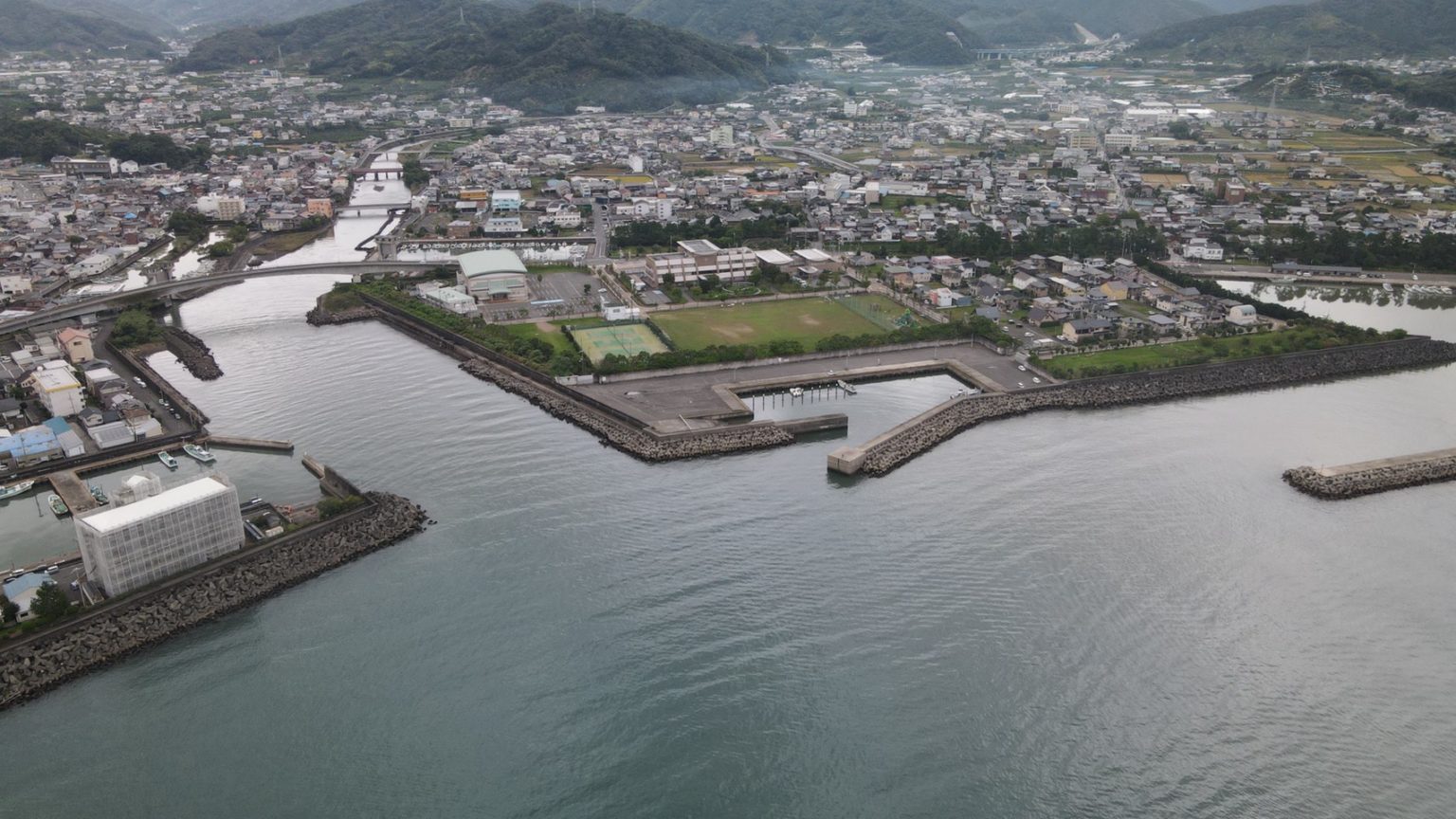 【和歌山県広川町】『湯浅広港・ふれあいけんこう公園』のおすすめ海釣りガイド(釣れる魚・駐車場・渡し船)|和歌山釣りwalker
