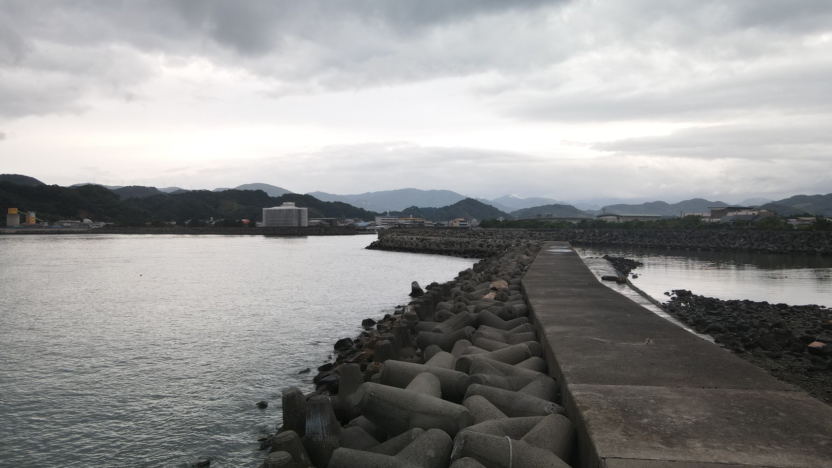 【和歌山県広川町】『湯浅広港・ふれあいけんこう公園』のおすすめ海釣りガイド(釣れる魚・駐車場・渡し船)|和歌山釣りwalker