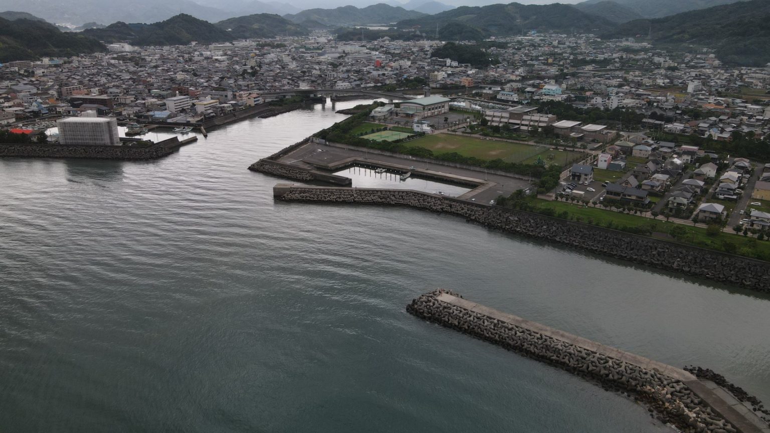【和歌山県広川町】『湯浅広港・ふれあいけんこう公園』のおすすめ海釣りガイド(釣れる魚・駐車場・渡し船)|和歌山釣りwalker