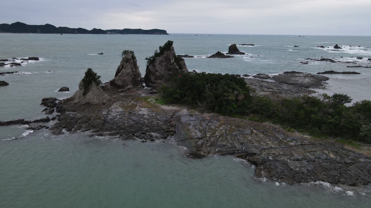 【和歌山県那智勝浦町】『一の滝・熊野カフェ付近』の海釣りガイド(釣れる魚・駐車場・トイレ)|和歌山釣りwalker