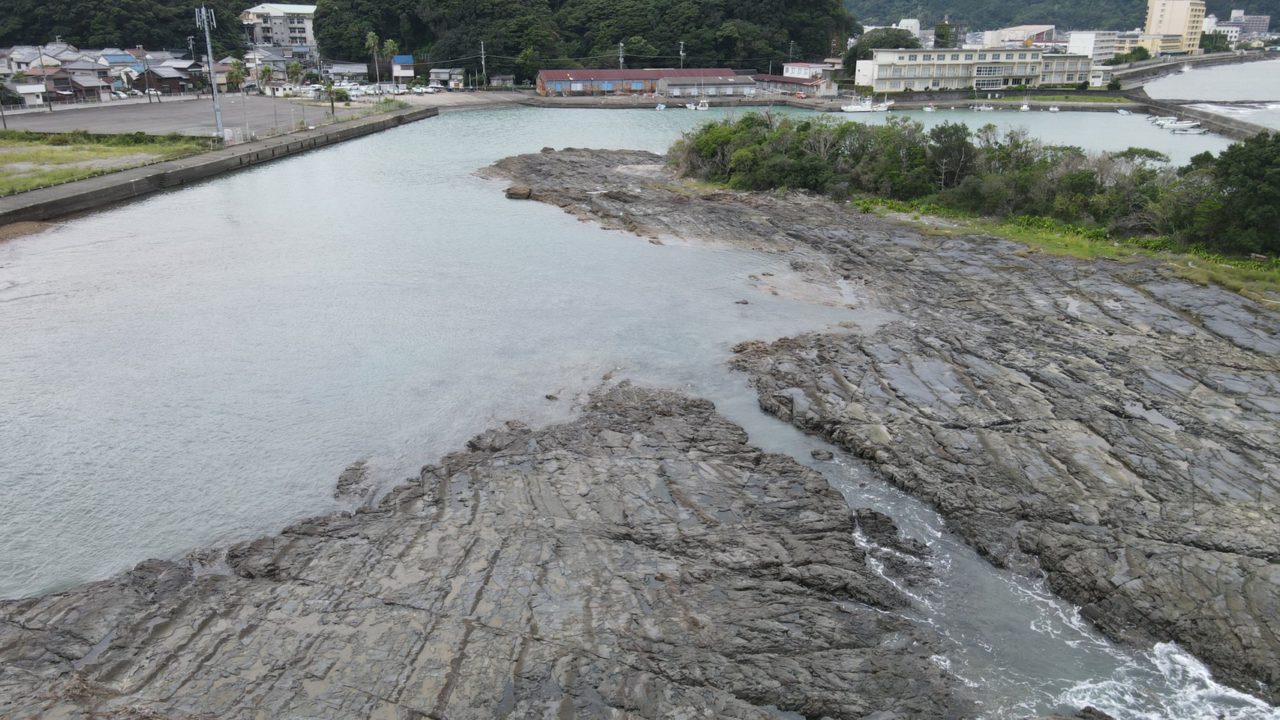 【和歌山県那智勝浦町】『一の滝・熊野カフェ付近』の海釣りガイド（釣れる魚・駐車場・トイレ）｜和歌山釣りwalker