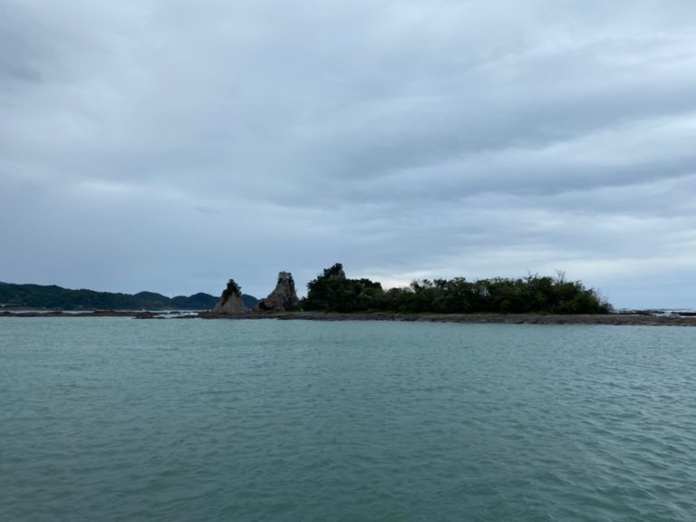 【和歌山県那智勝浦町】『一の滝・熊野カフェ付近』の海釣りガイド(釣れる魚・駐車場・トイレ)|和歌山釣りwalker