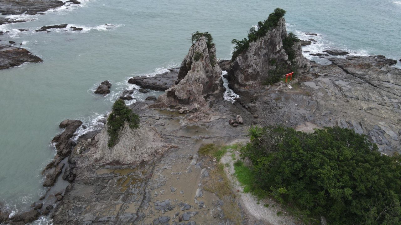 【和歌山県那智勝浦町】『一の滝・熊野カフェ付近』の海釣りガイド（釣れる魚・駐車場・トイレ）｜和歌山釣りwalker