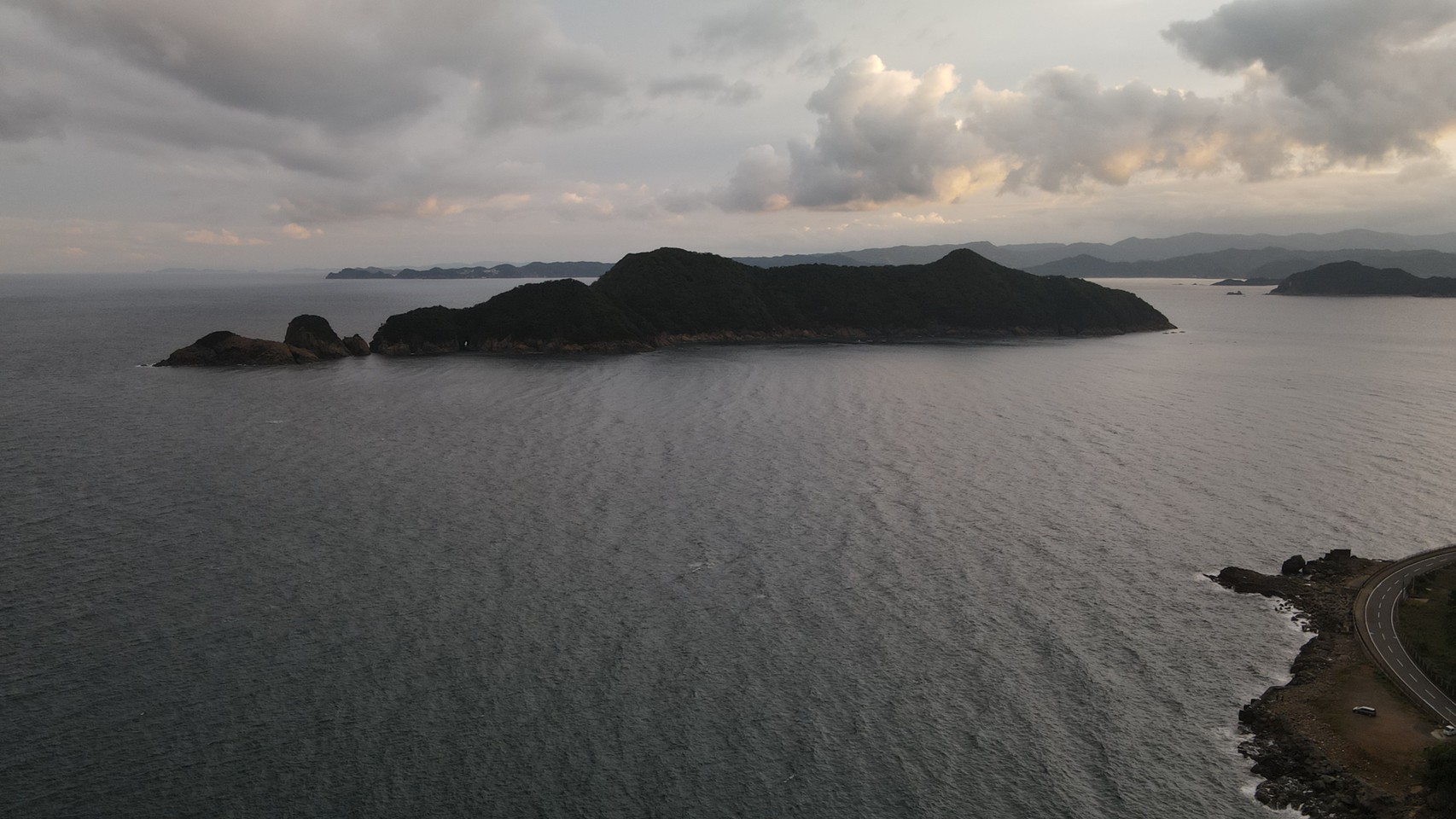 【和歌山県由良町】『黒島』の海釣りガイド(釣れる魚・駐車場・渡し船)|和歌山釣りwalker