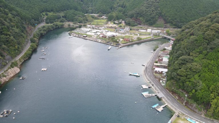【三重県尾鷲市｜水深が深い】『九鬼漁港（くきぎょこう）』の海釣りガイド（釣れる魚・駐車場・トイレ）｜東海釣りwalker