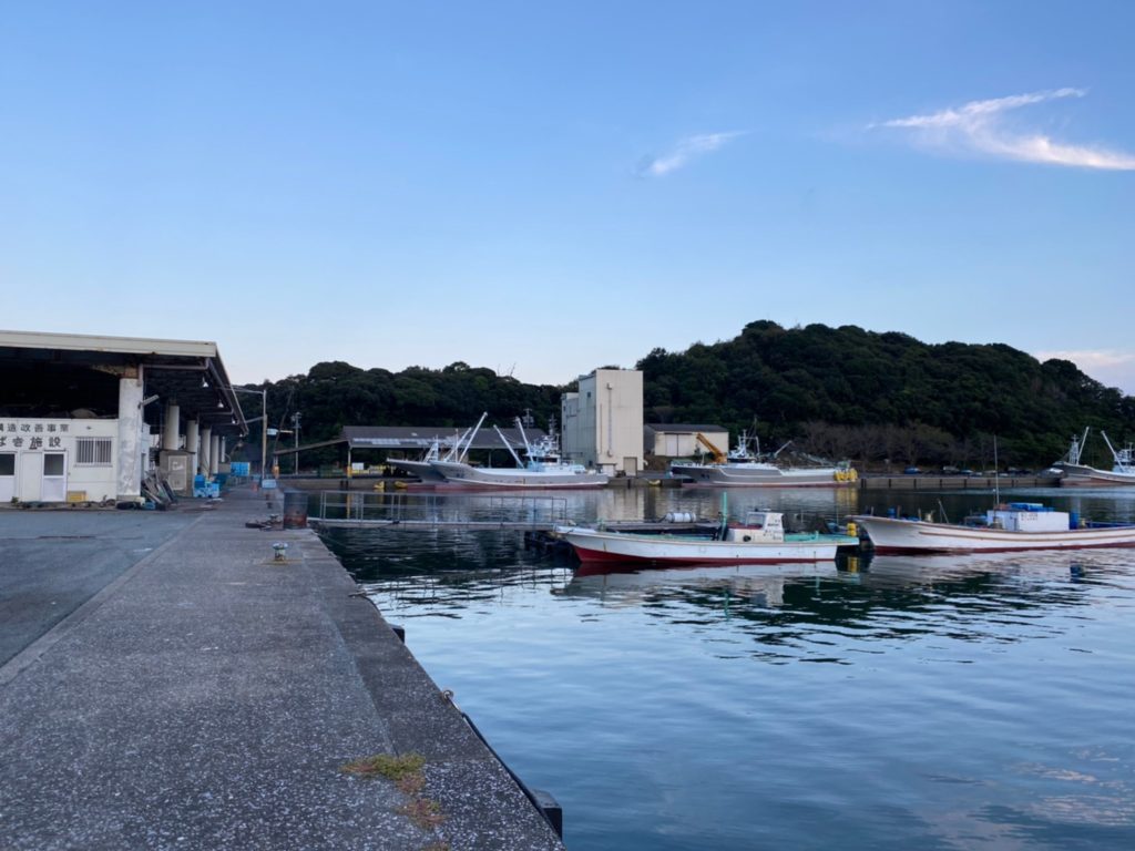 【三重県南伊勢町】『贄浦漁港（にえうらぎょこう）』の海釣りガイド（釣れる魚・駐車場・トイレ）｜東海釣りwalker