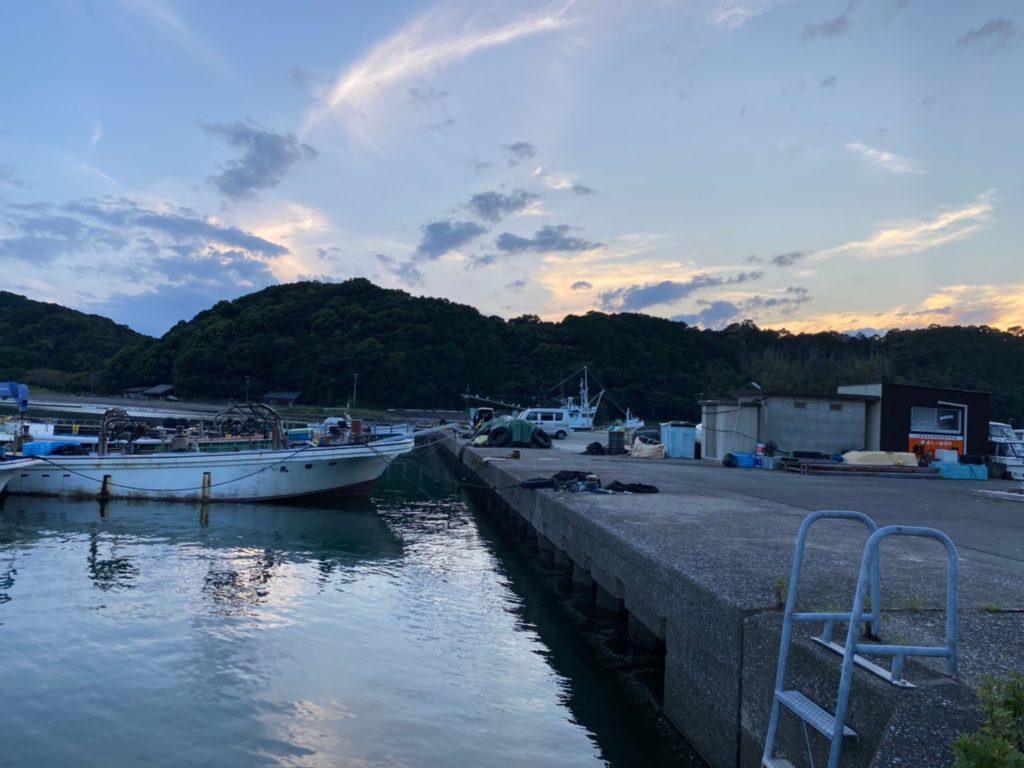 【三重県南伊勢町】『贄浦漁港(にえうらぎょこう)』の海釣りガイド(釣れる魚・駐車場・トイレ)|東海釣りwalker