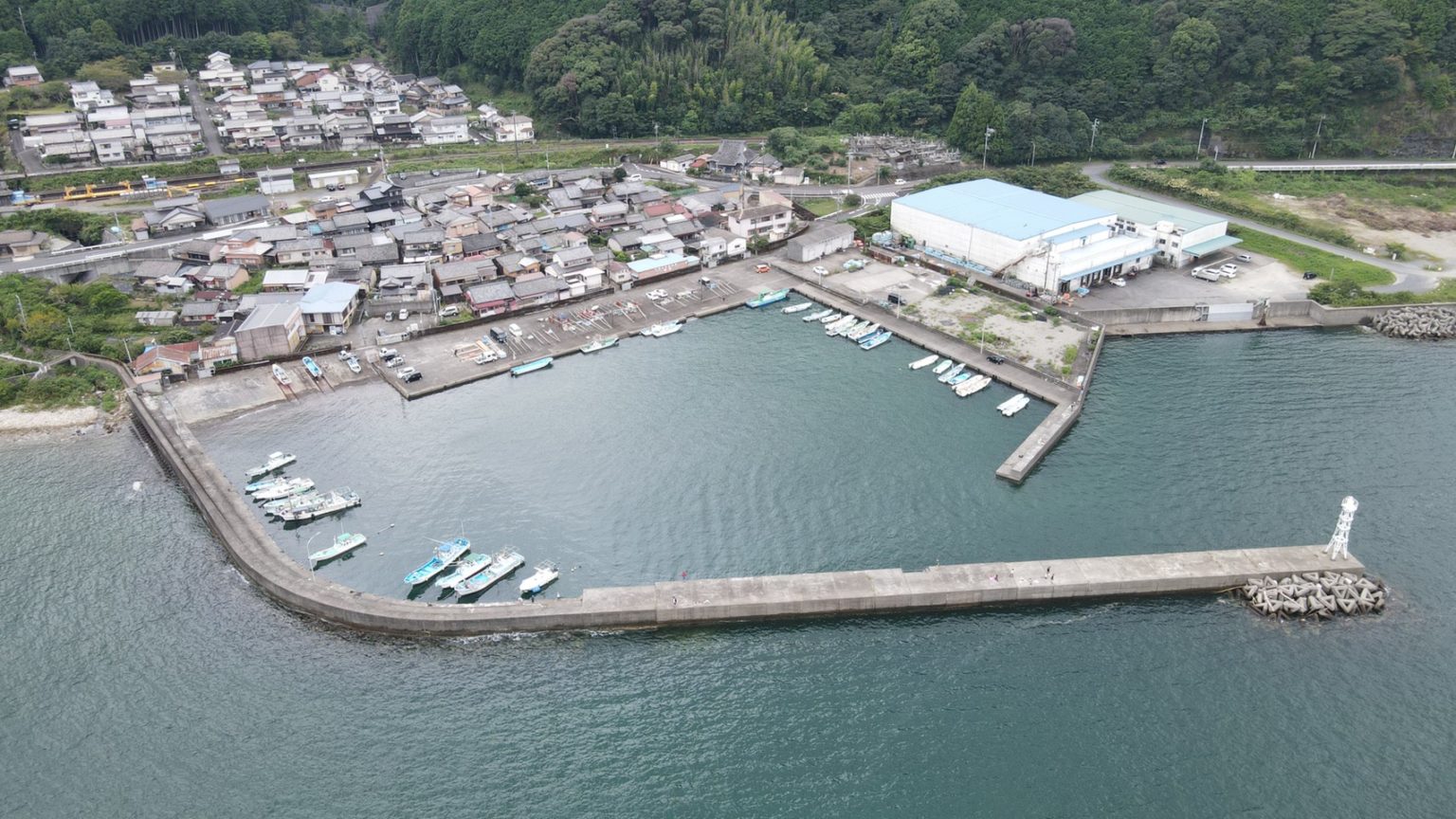 【保存版】三重県「尾鷲市」おすすめ海釣りスポット12選（釣れる魚・アクセス）｜東海釣りwalker