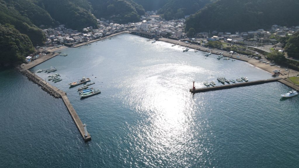 【三重県紀北町】『島勝浦漁港(しまかつ)』の海釣りガイド(釣れる魚・駐車場・トイレ)|東海釣りwalker