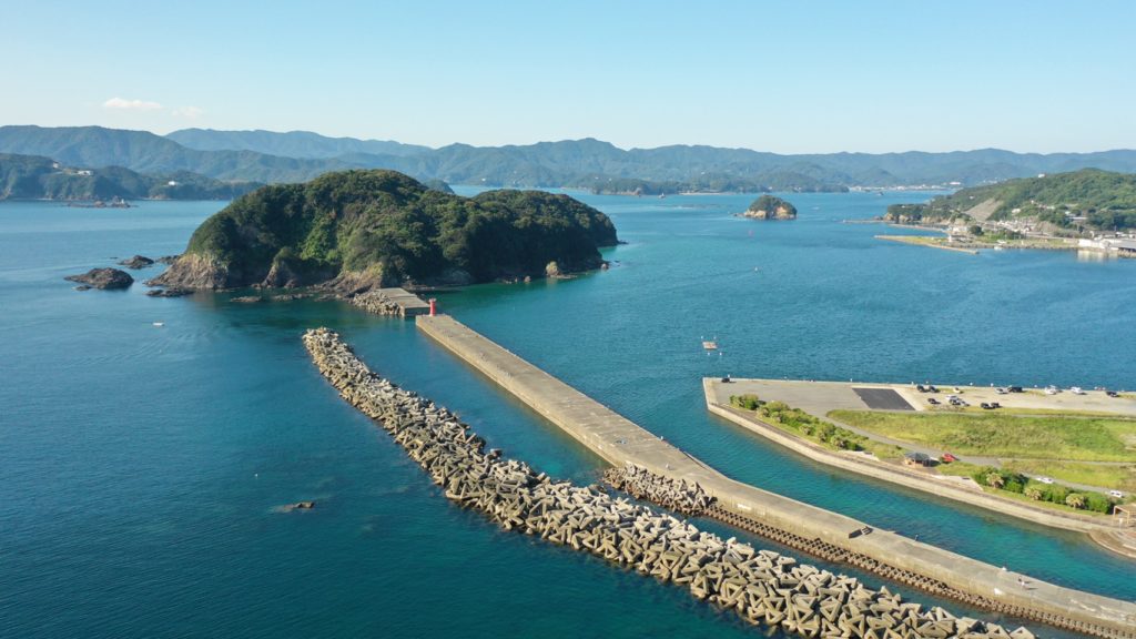【三重県南伊勢町・人気スポット】『宿田曽漁港』の海釣りガイド(釣れる魚・駐車場・トイレ)|東海釣りwalker